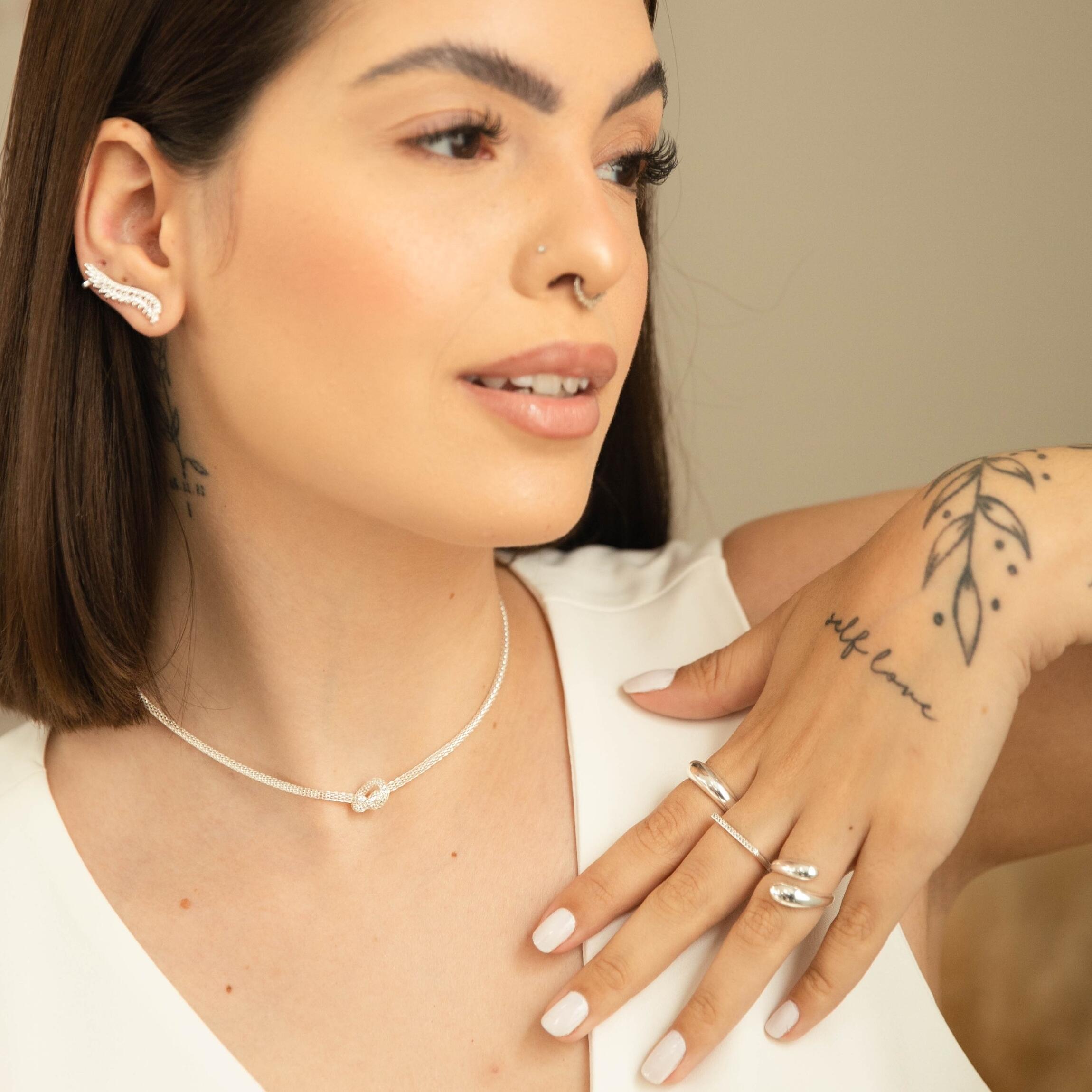 Comprar Ear Cuff Taylor - Cravejado - a partir de R$45,12 - Lilly Store