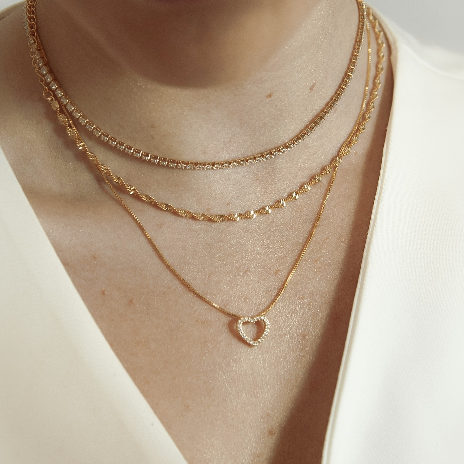 Comprar Colar Alice - coração cravejado - Dourado - a partir de R$57,66 ...