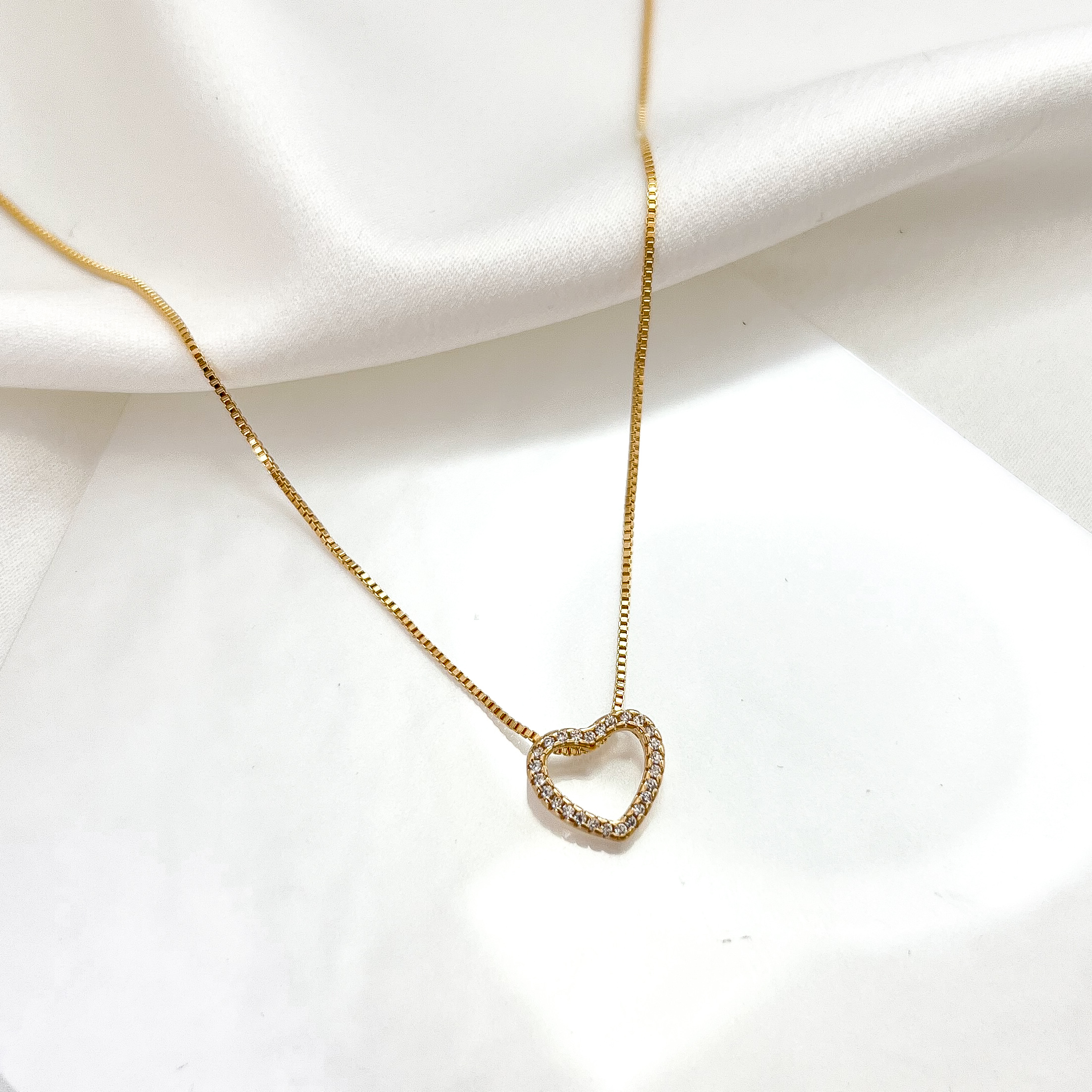 Comprar Colar Alice - coração cravejado - Dourado - a partir de R$57,66 ...