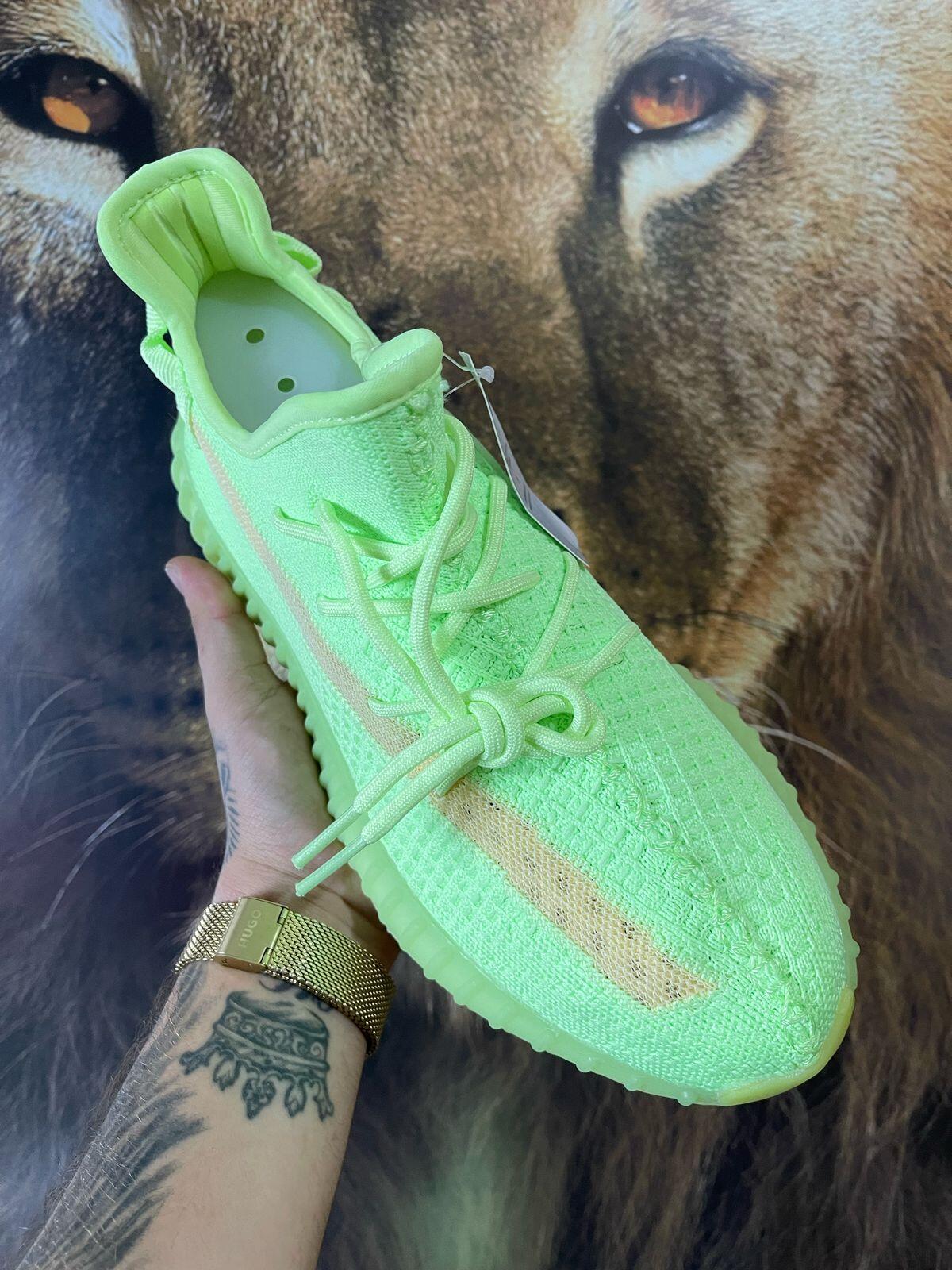 Comprar YEEZY BOOST 350 V2 ?GLOW? - R$450,00