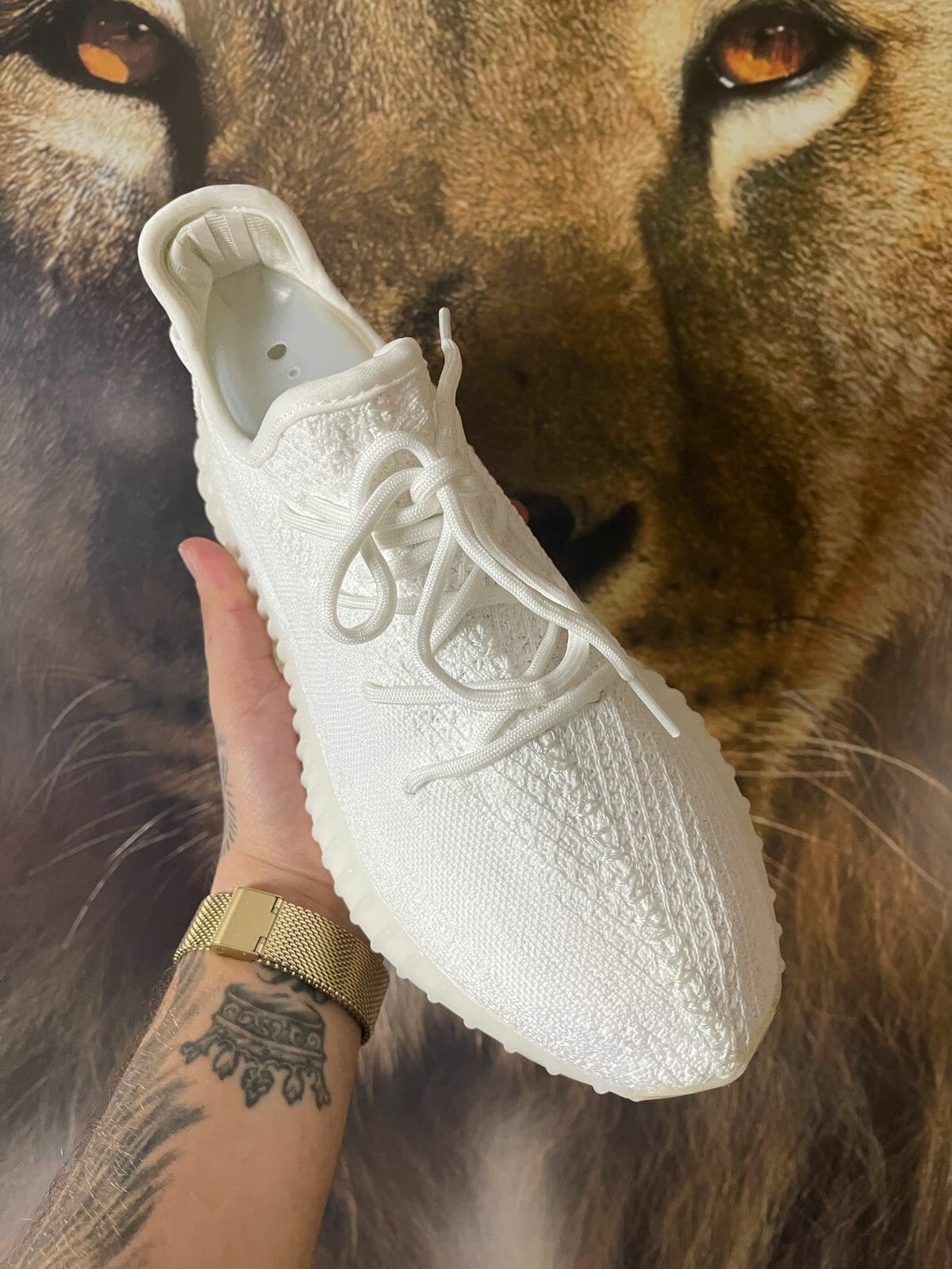 Comprar Yeezy Boost 350 v2 Cream White - R$450,00