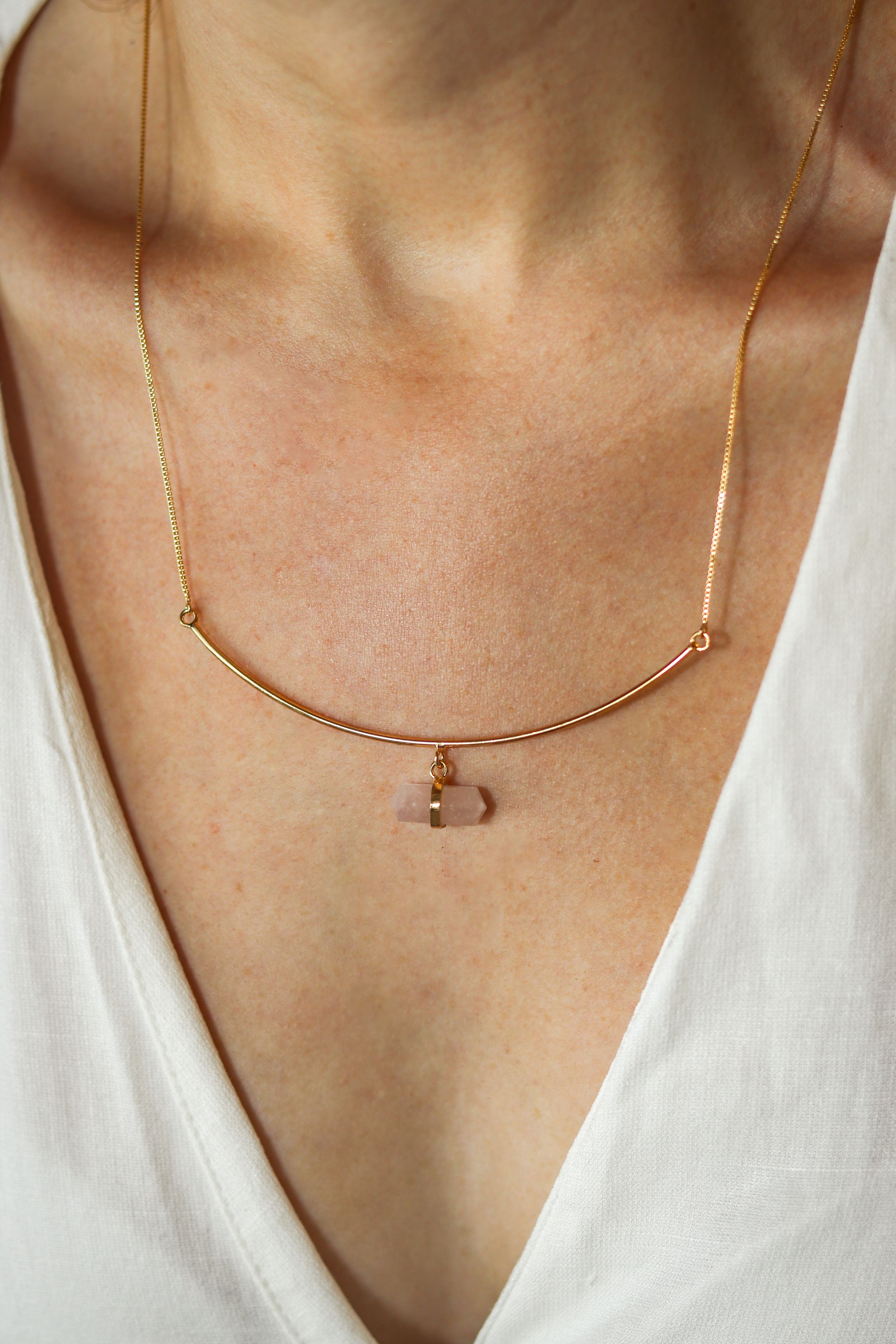 Comprar Colar Aro Ponta de Quartzo Rosa Banho Ouro 18K - a partir de R ...