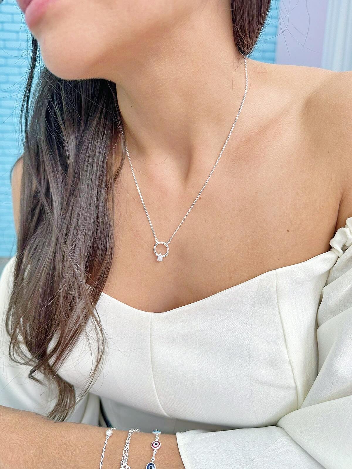 Comprar Colar Círculo Rígido com Gota Brilhante - CLPratas | Com você ...