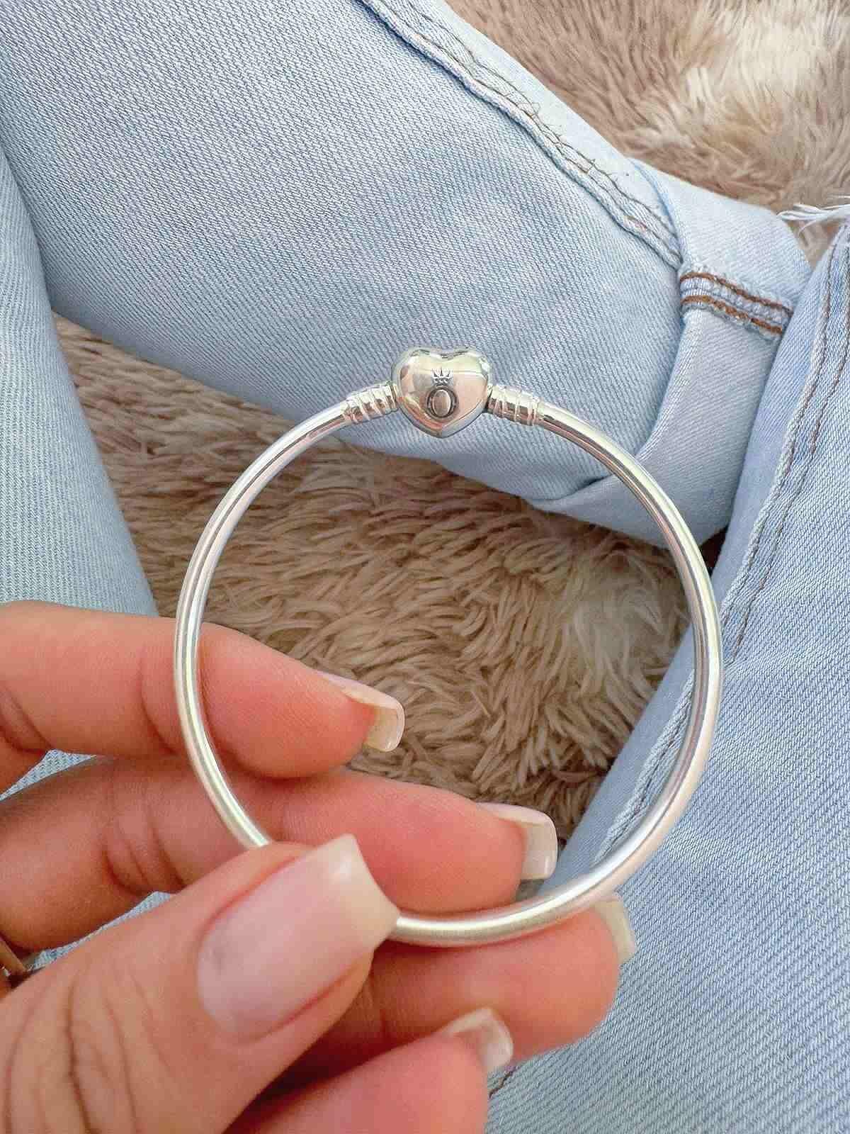 Comprar Bracelete Pandora Rígido Fecho Coração - a partir de R$261,28 ...