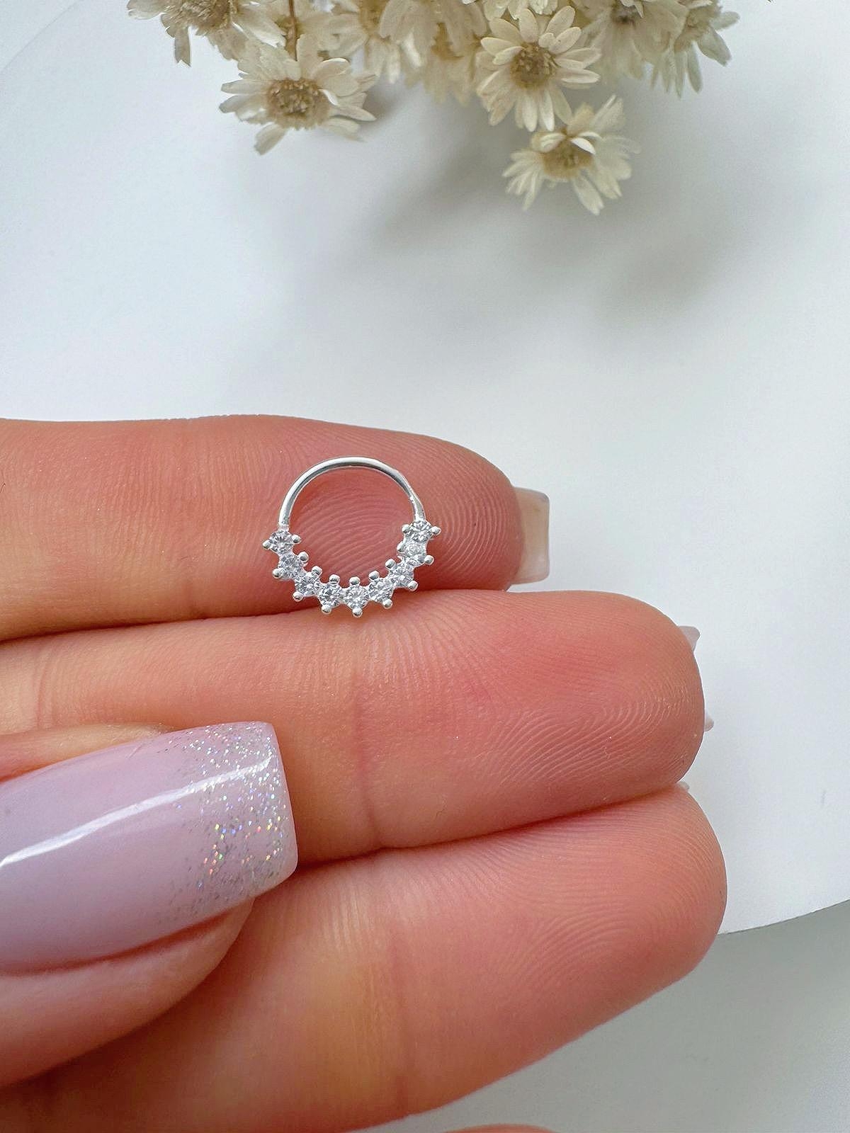 Comprar Piercing Brilhante 9 Pedras (Daith/Septo) - CLPratas | Com você linda todo dia!