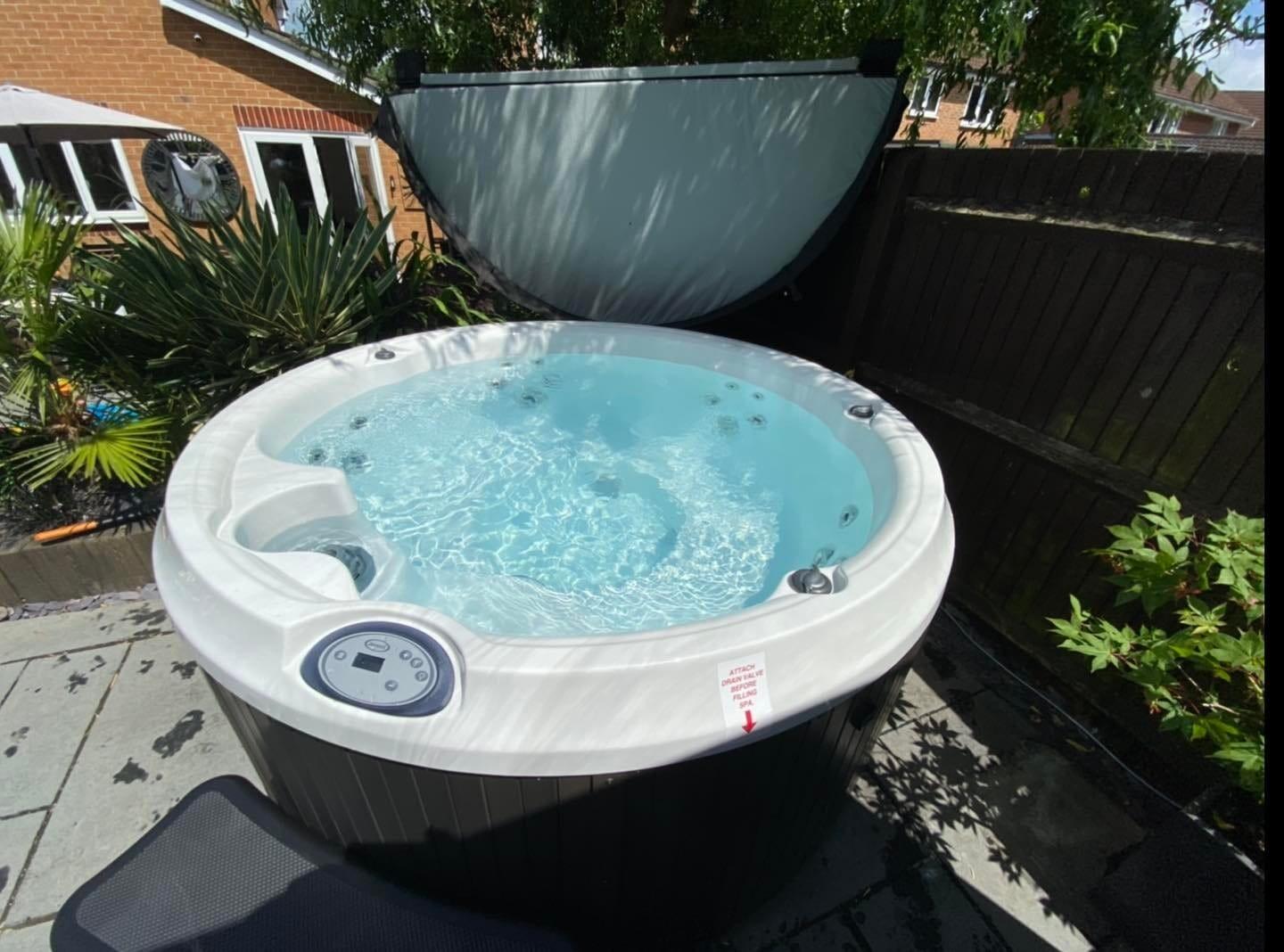 Comprar SPA J210 -JACUZZI - c/ Capa Térmica - a partir de R$60.555,30