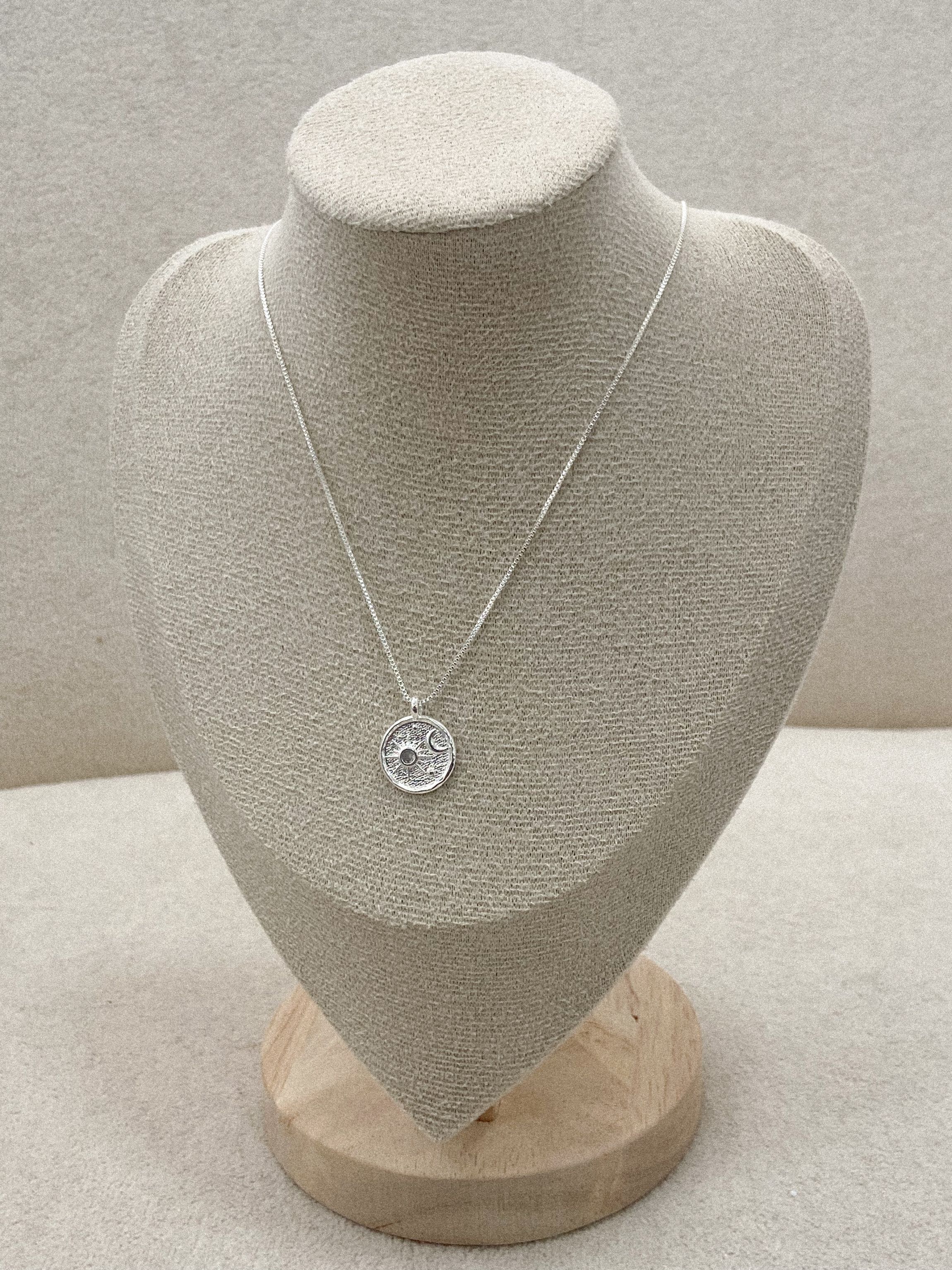 Comprar Colar pingente sol e lua - a partir de R$21,75 - pierottsemijoias