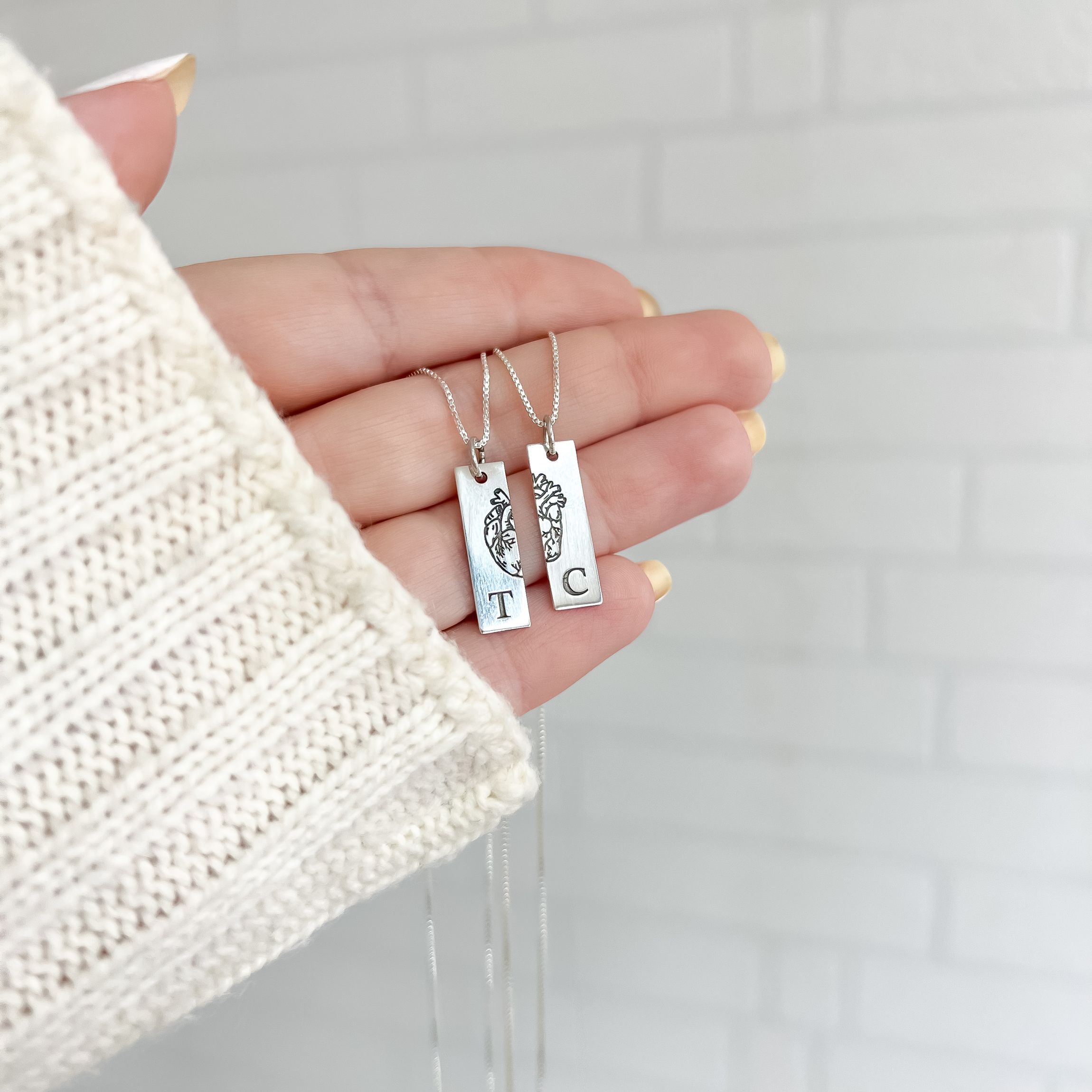 Comprar KIT DOIS COLARES COM MEDALHA RETANGULAR PERSONALIZADA EM PRATA ...