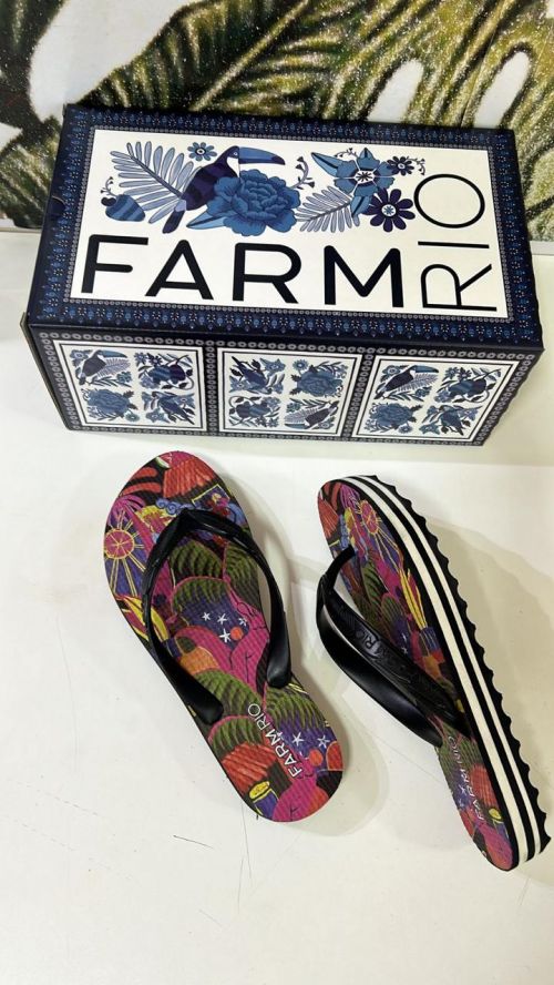 Comprar Chinelo Rainbow Preto Fantasia FARM - Loja KJU Brasil