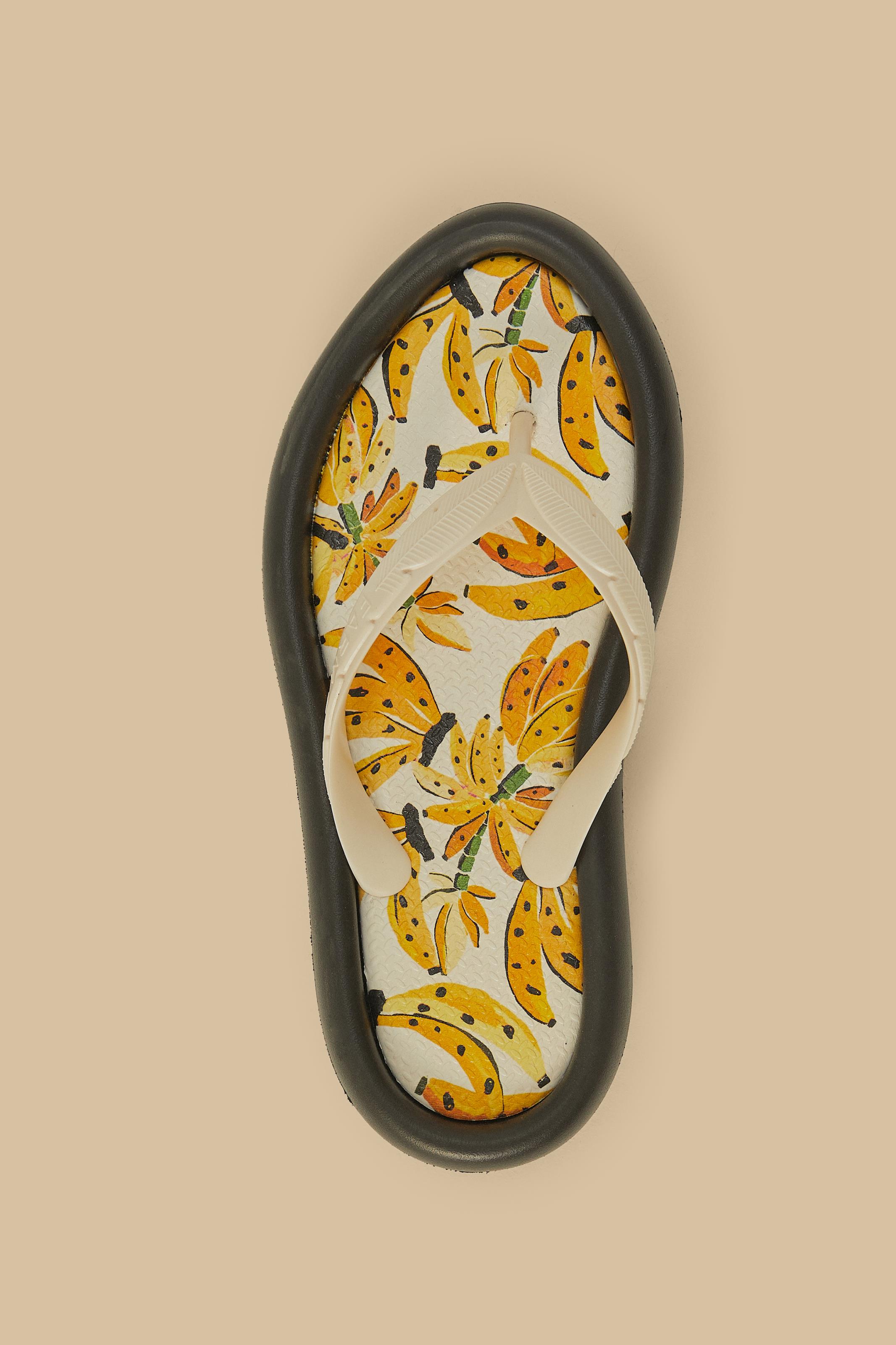 Comprar Chinelo Canoa Banana FARM - Verão 2026 - Loja KJU Brasil