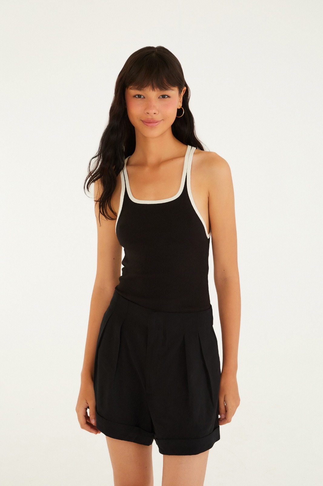 Comprar Short Alfaiataria Bolso Preto Farm - Verão 2026 - Loja KJU Brasil