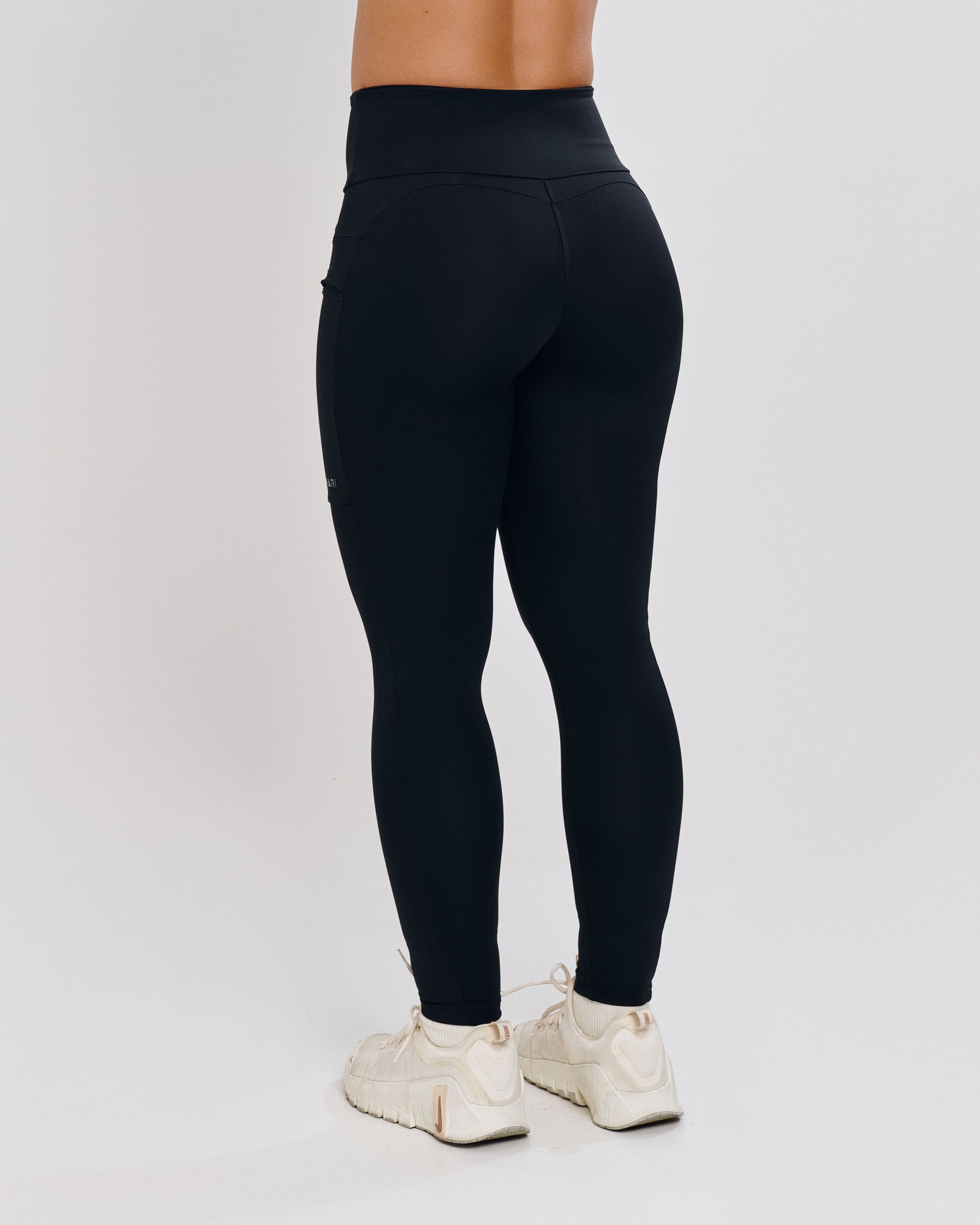 Comprar Calça Legging Bolso Preta Ju Mamute - a partir de R$132,90 ...