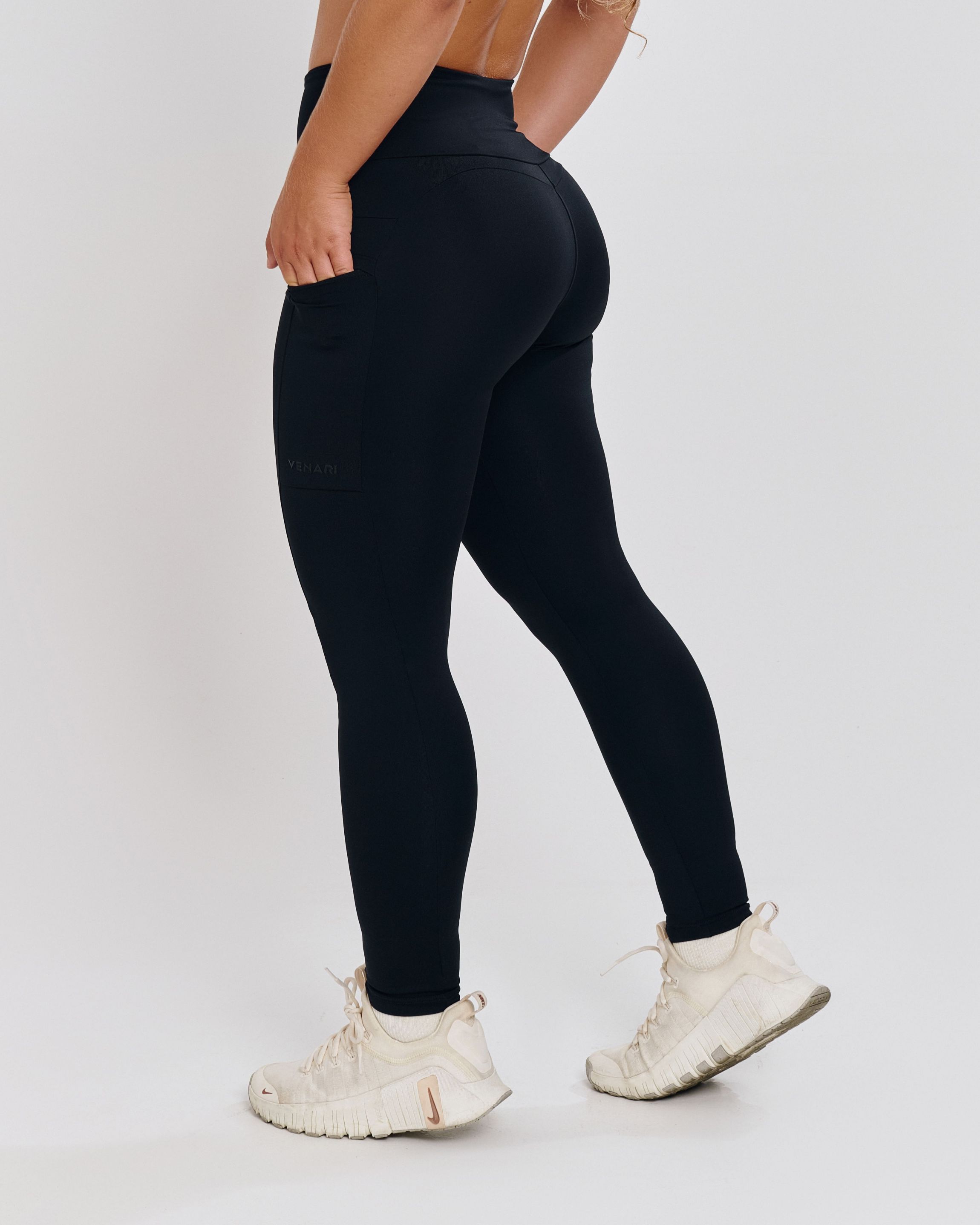 Comprar Calça Legging Bolso Preta Ju Mamute - a partir de R$132,90 ...