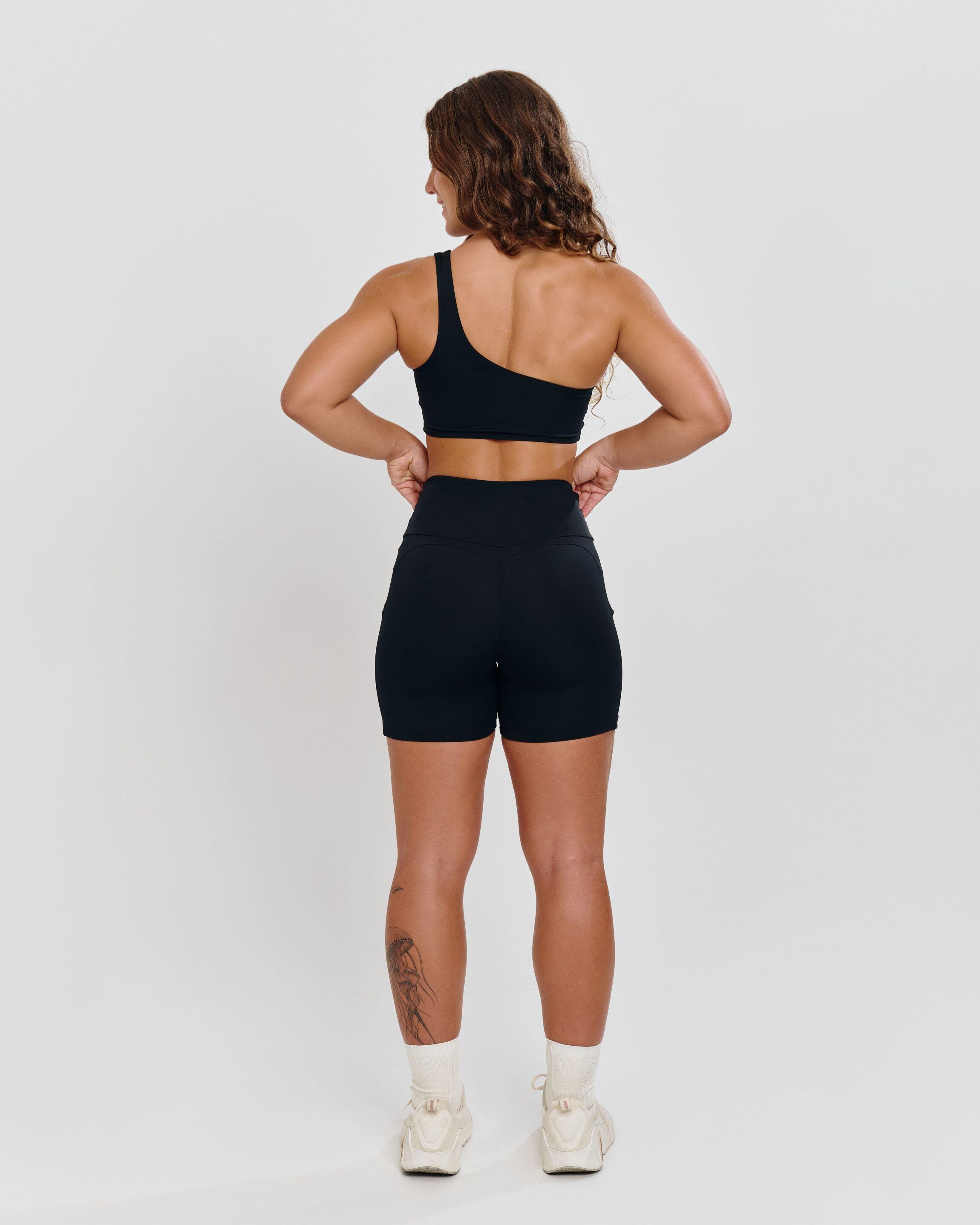 Comprar Short Bolso Preto Ju Mamute - a partir de R$75,90