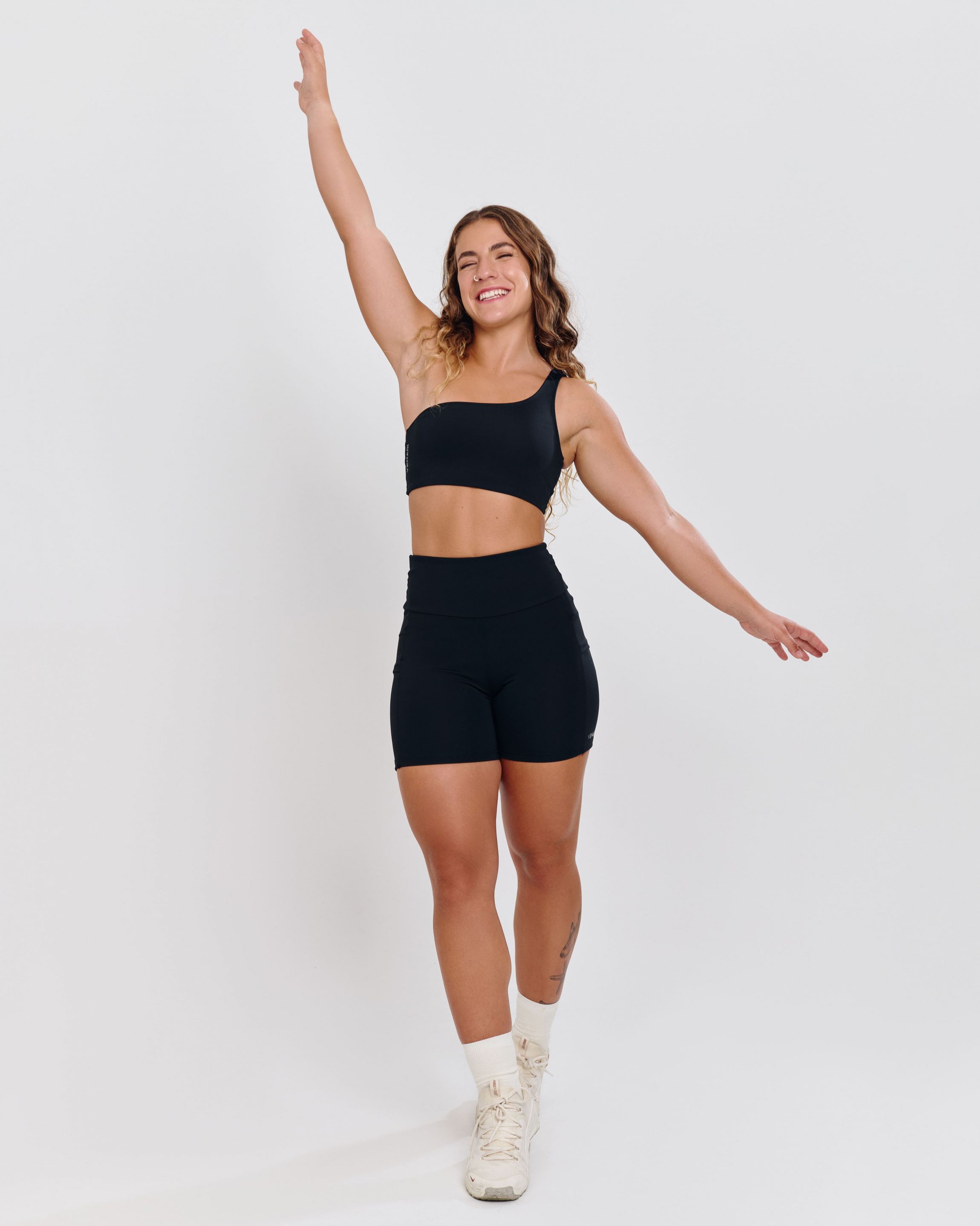 Comprar Top Ombro Único Preto Ju Mamute - a partir de R$64,50 - Roupas ...