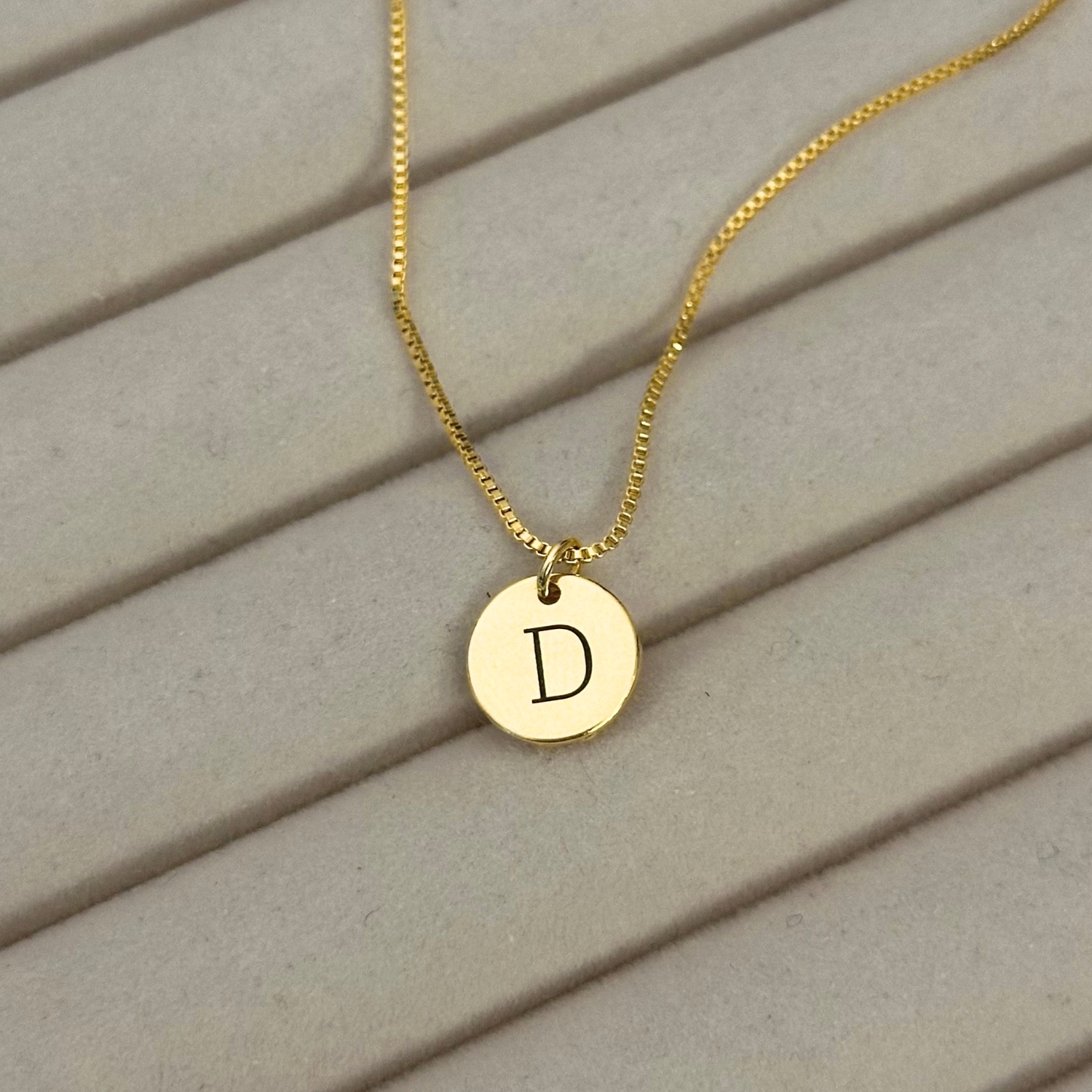 Comprar COLAR INICIAL DOURADO - a partir de R$89,91 - Roux jóias