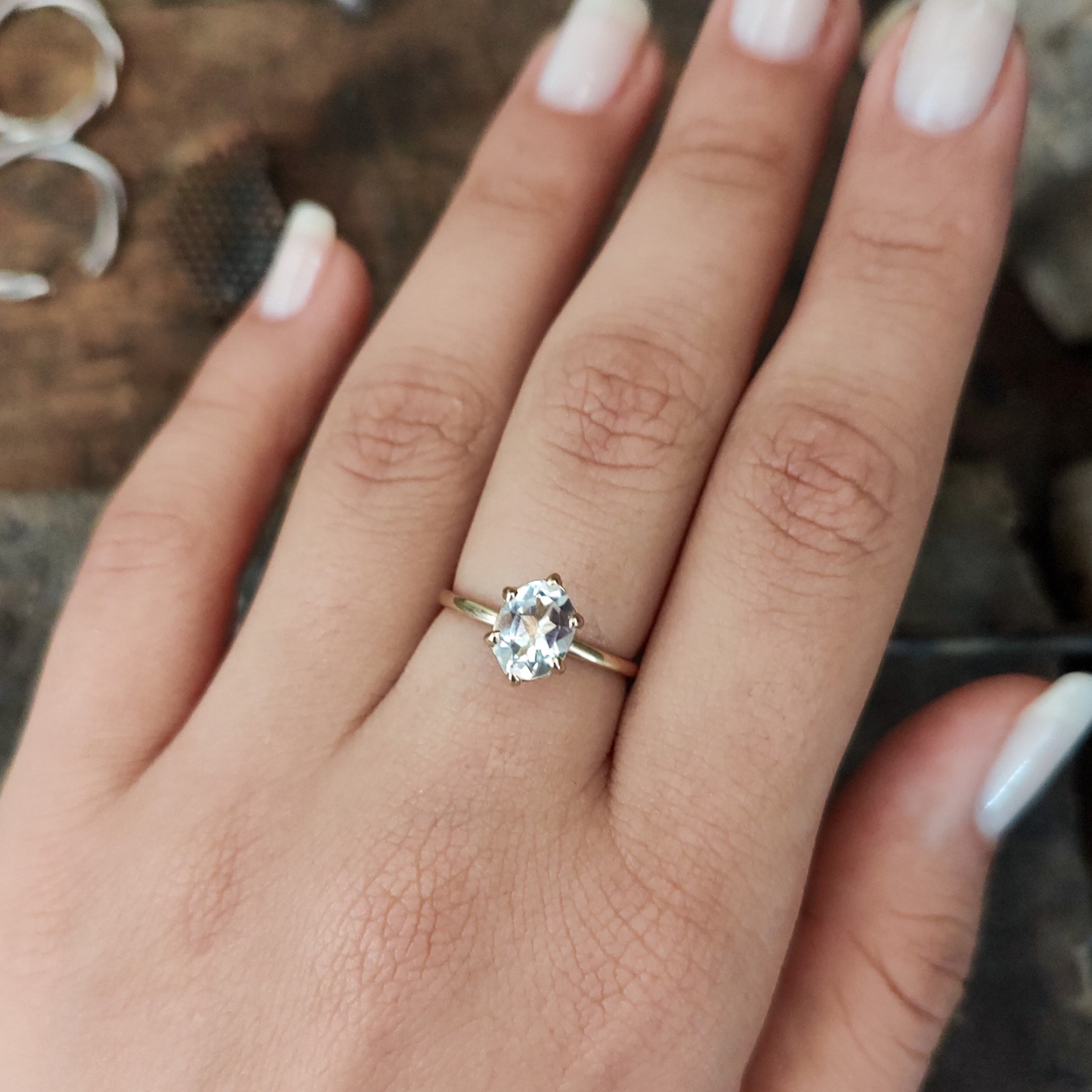 Comprar Anel Solitário Ouro 18K Oval Lily I - a partir de R$1.887,65 ...