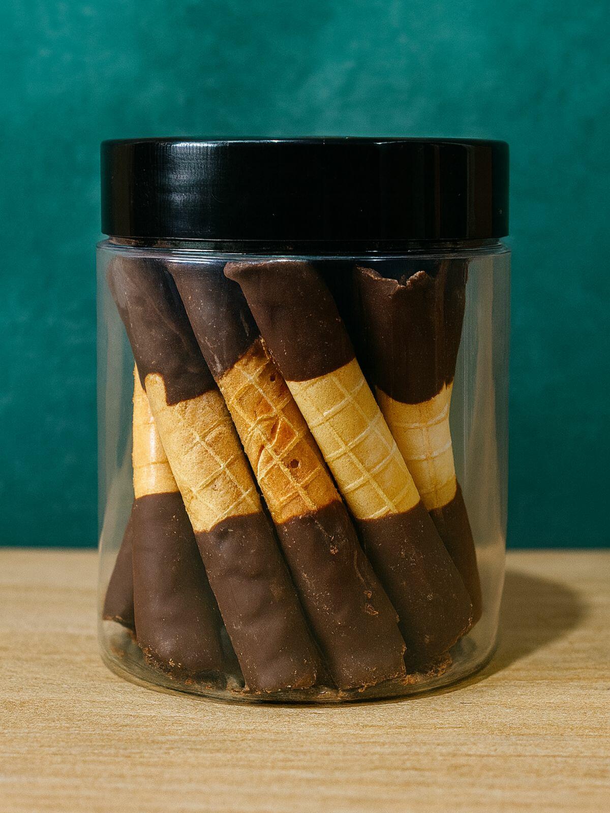 Comprar Biscoito Canudo Chocolate 200g - Em Pote (Ed Limitada) - a ...