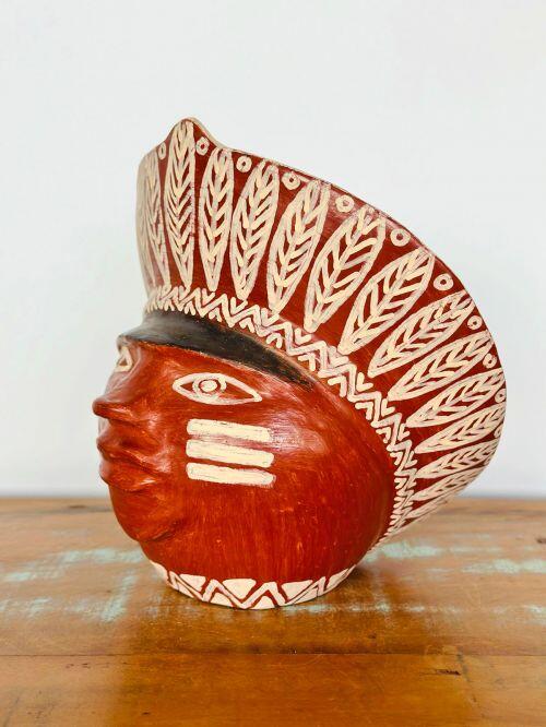 Arte Indígena. Cerâmica, máscaras, cestarias, bancos, leques