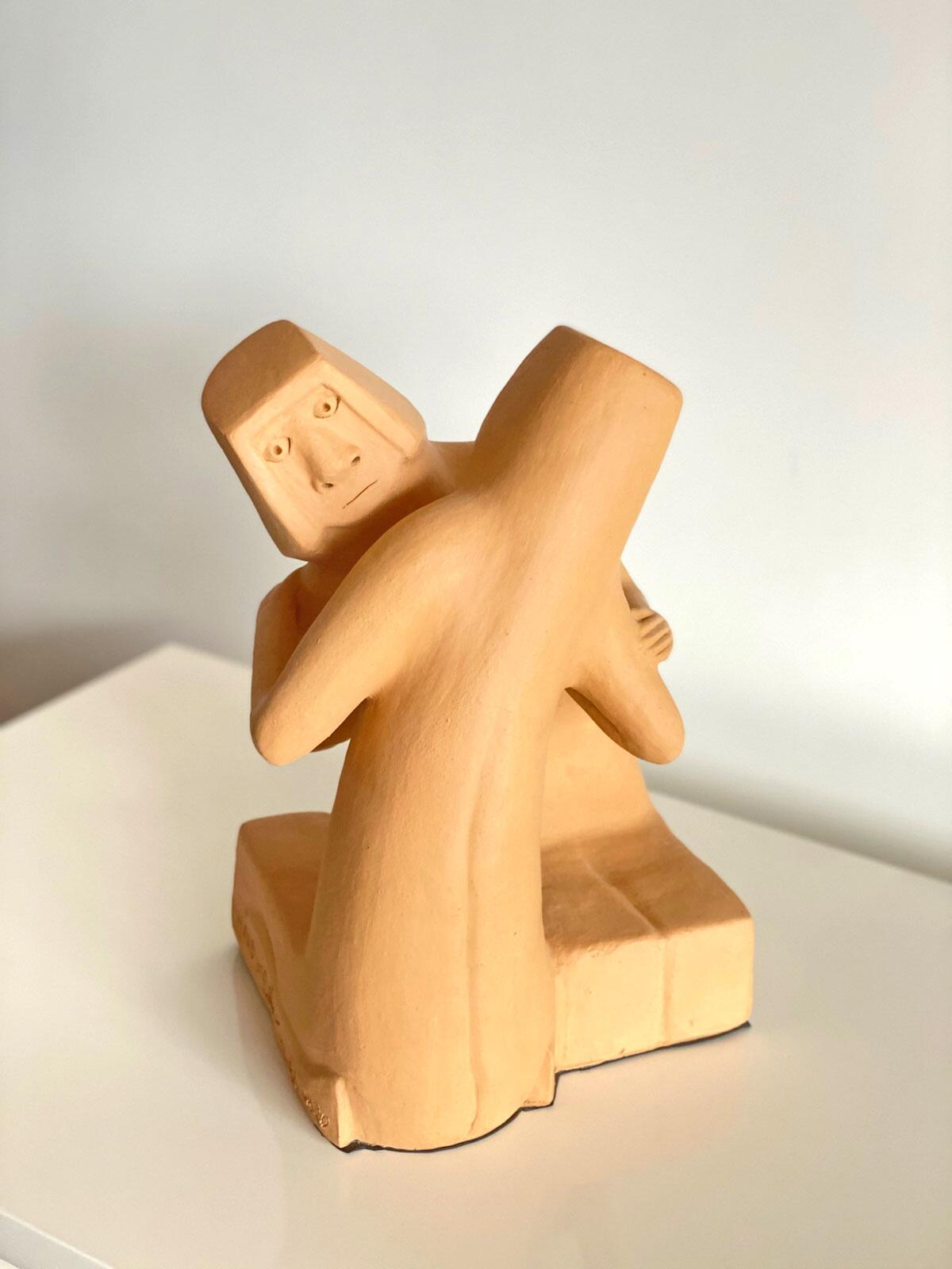 Escultura Amorosos em Cerâmica - Mano de Baé - a partir de R$807,50