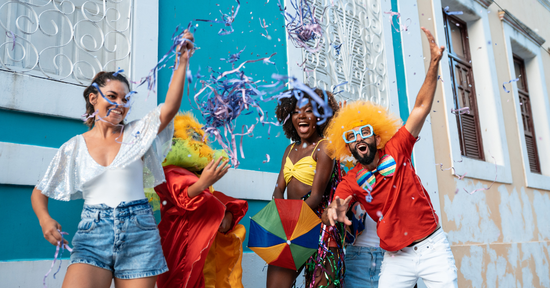 O que usar no Carnaval: roupas e acessórios confortáveis