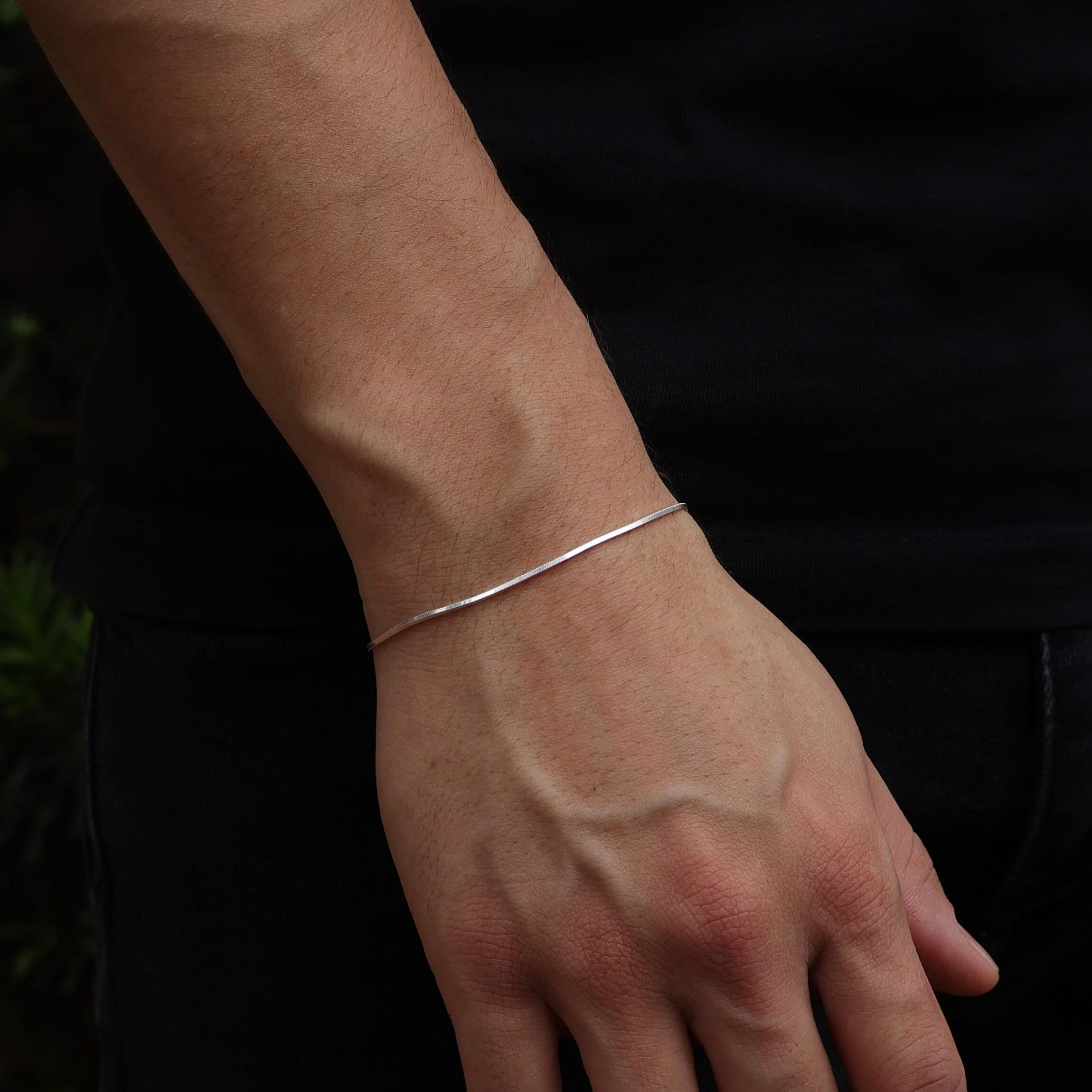 Comprar Pulseira Laminada Fina Masculina em Prata 925 - R$140,00
