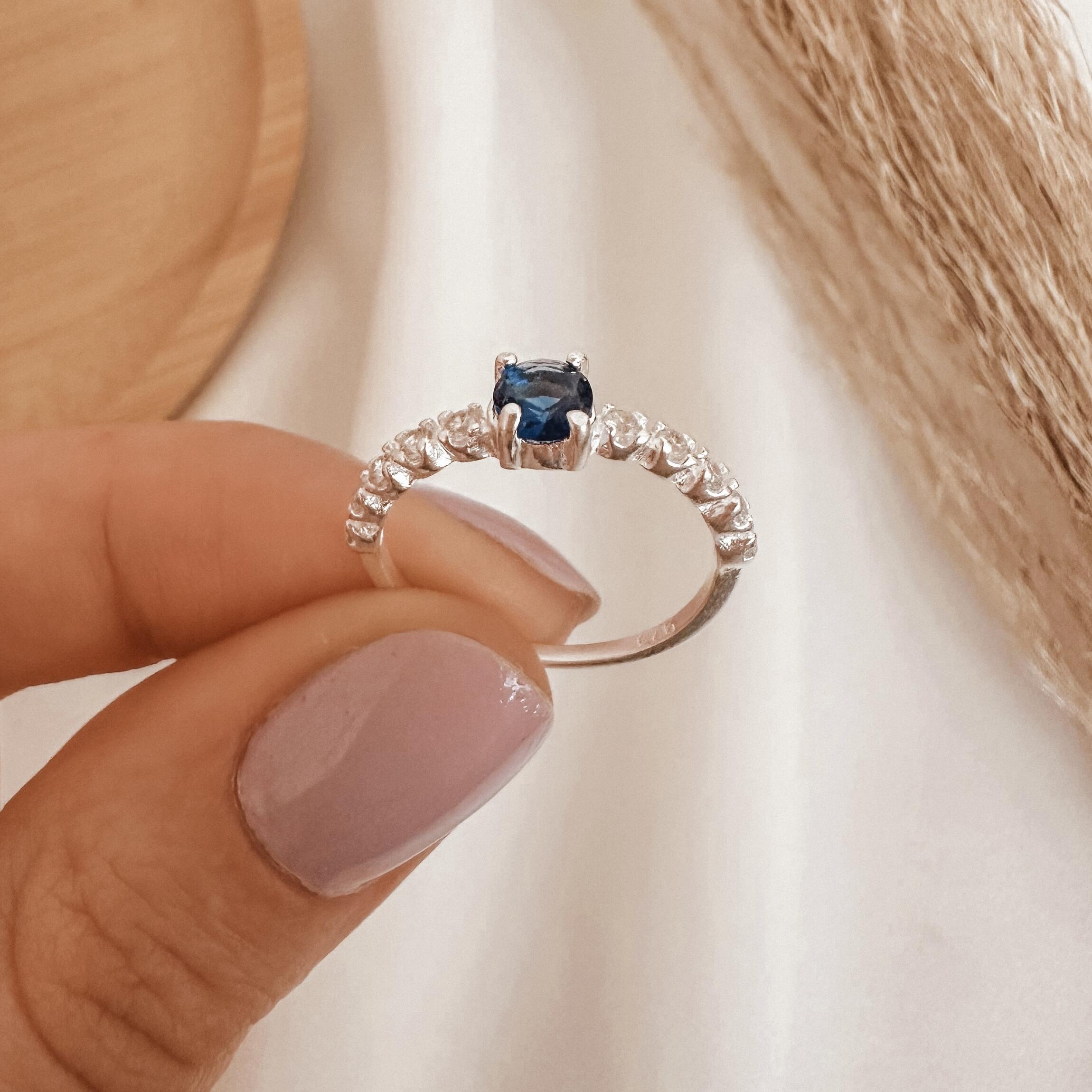 Comprar Anel Solitário Azul Safira
