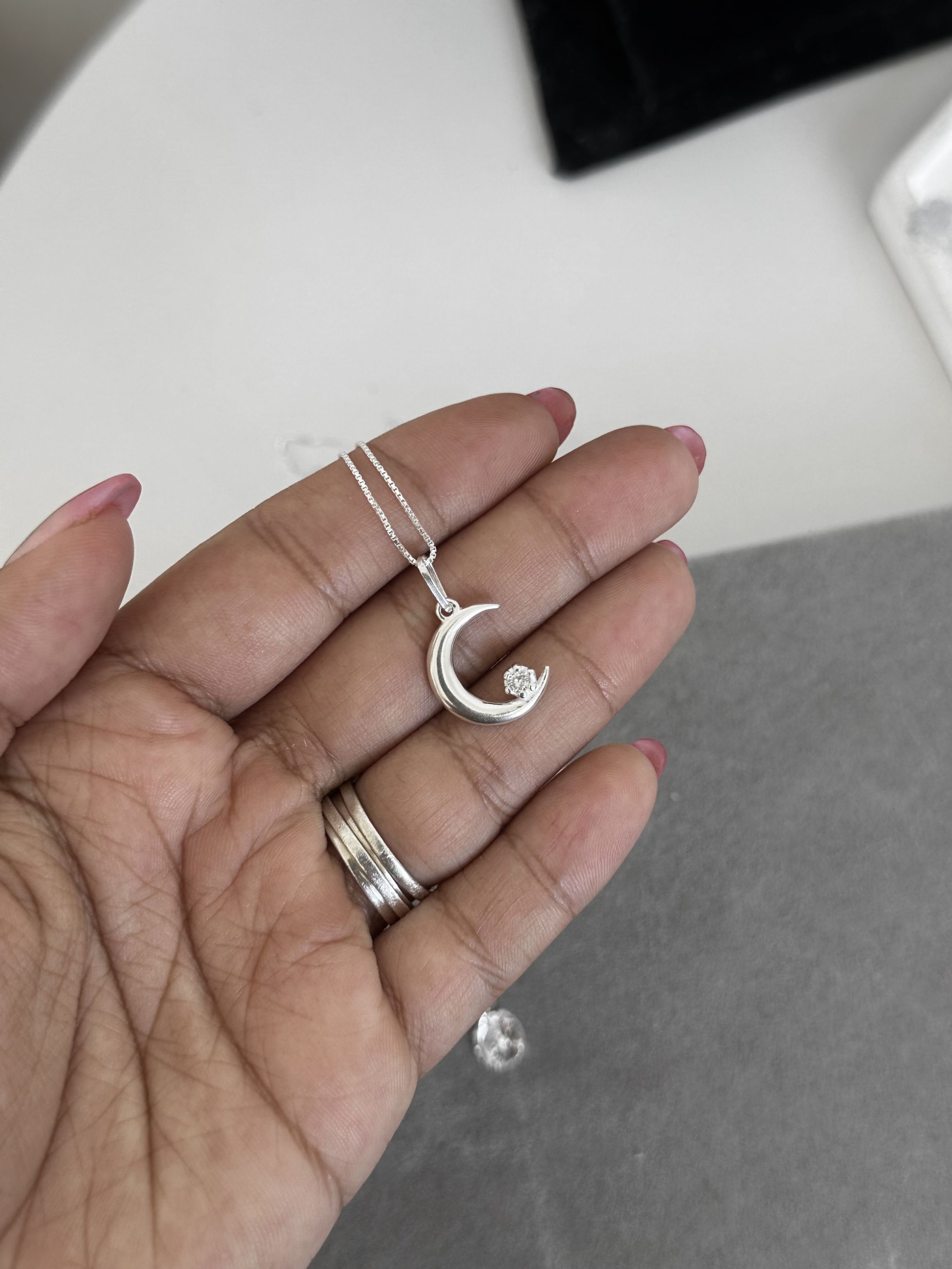 Comprar Colar Lua com ponto de luz - R2 Joias