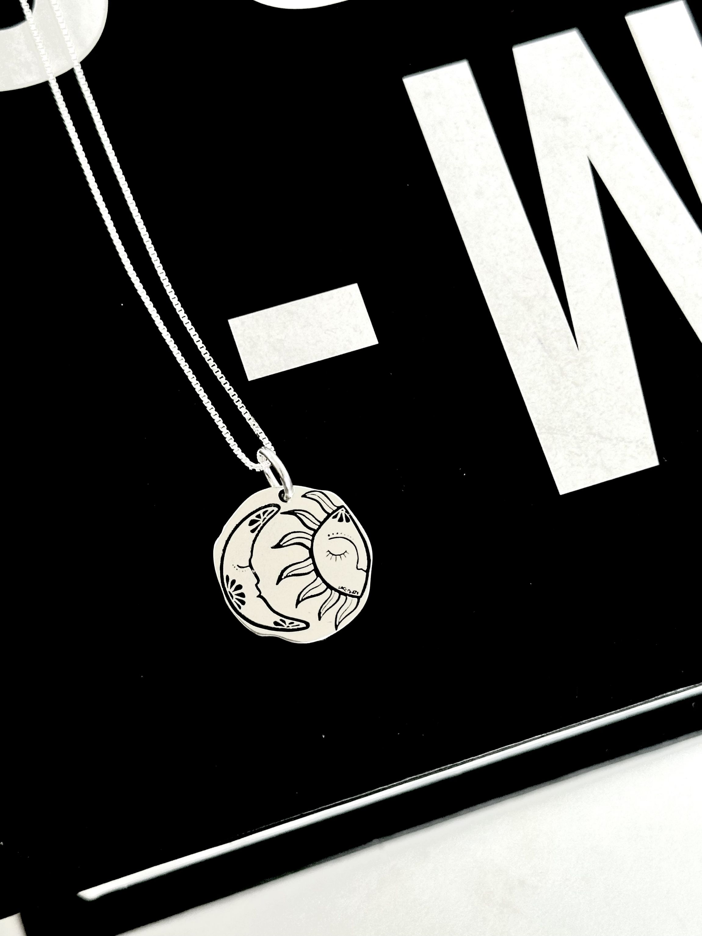 Comprar Colar Lua com sol - R2 Joias